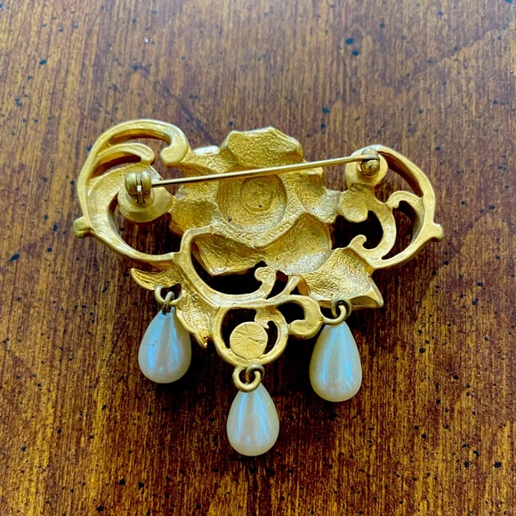 Avon | Jewelry | Vintage Avon Brooch Polished Goldtone W Faux Pearls ...